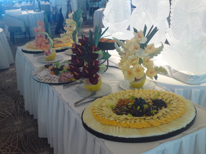 Restaurant brunch and midnight buffet | Crew Center