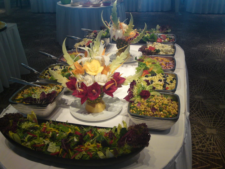 Restaurant brunch and midnight buffet | Crew Center